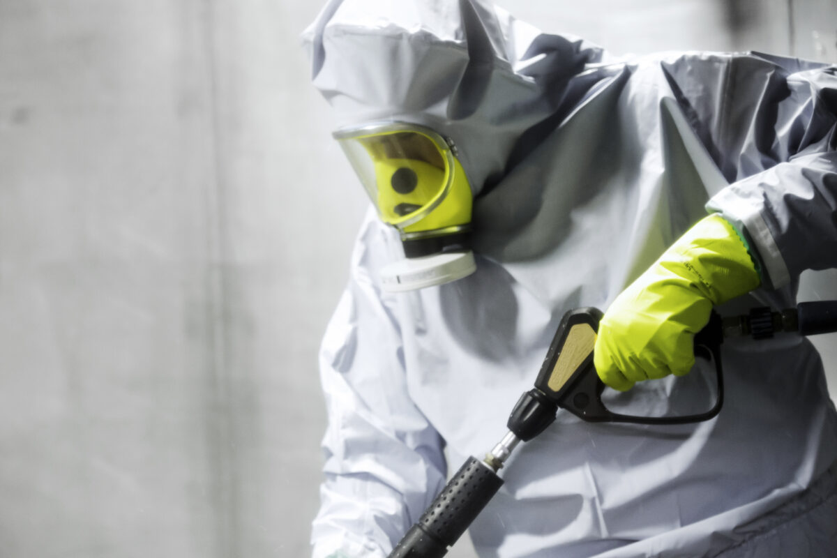 Operating of wet decontamination facilities - Safetec GmbH